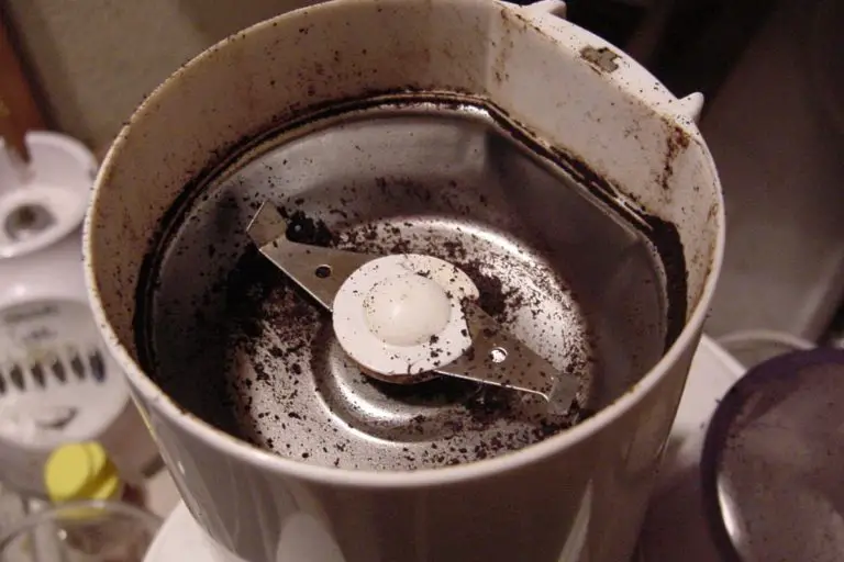 How To Keep Coffee Fresh After Grinding (9 Effective Tips)