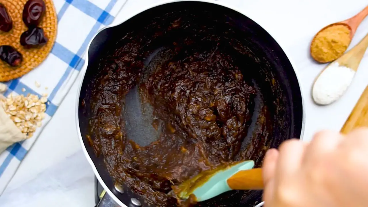 Baking 140-Year-Old Date Filled Oatmeal Cookies Recipe (+Video)