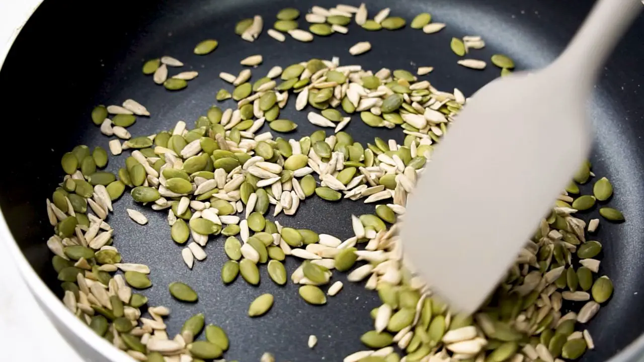 The Best Easy Oatmeal Bread Recipe - Deliciously Nutritious