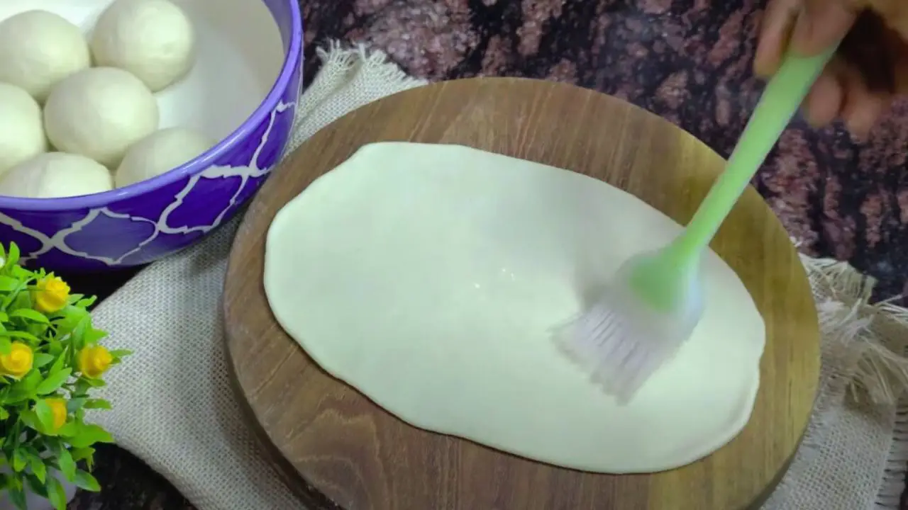 How To Make Naan At Home On Tawa (Everything Traditional Naan Bread ...