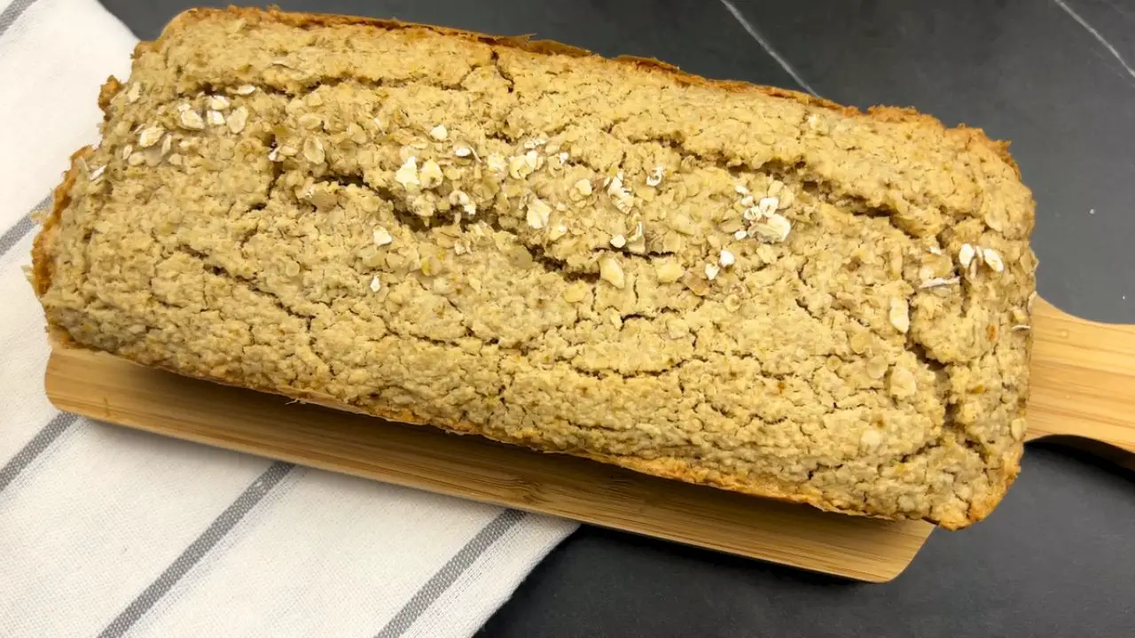 Best 3-Ingredient Oat Bread Recipe {Simple And Nutritious}
