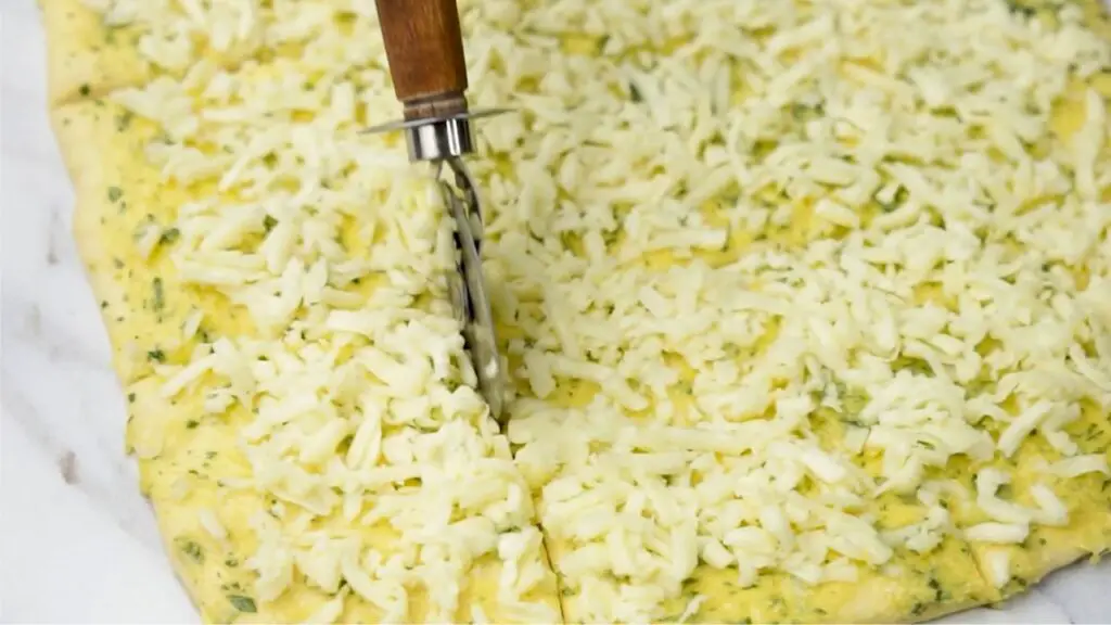 Make The Best Cheesy Pull-Apart Garlic Bread Recipe From Scratch