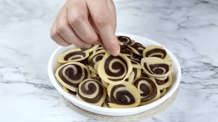 Crispy Traditional Vietnamese Cookies (Bánh Tai Heo)