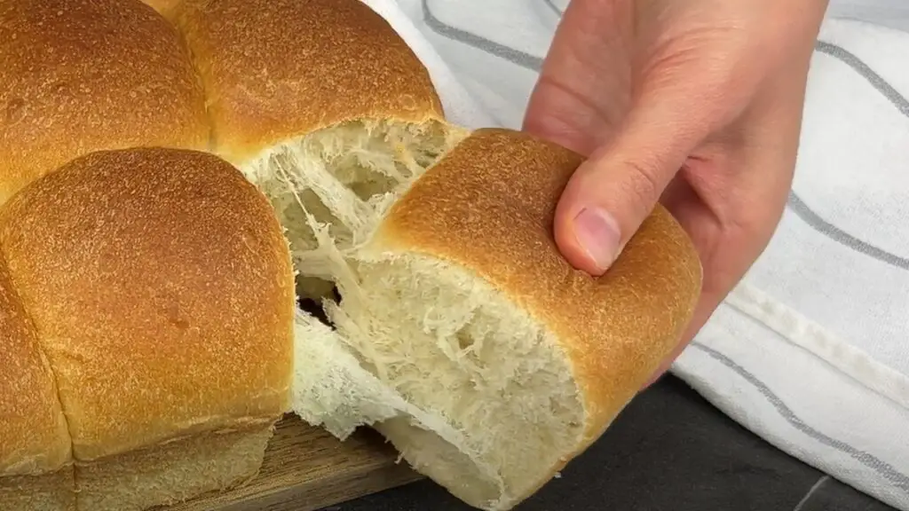 Fluffy Bread Machine Dinner Rolls – So Buttery!